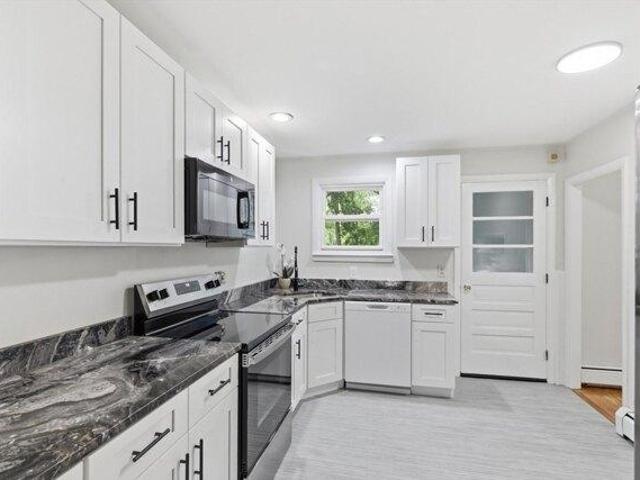 house with 3 bedroom, Haverhill MA ES104720871