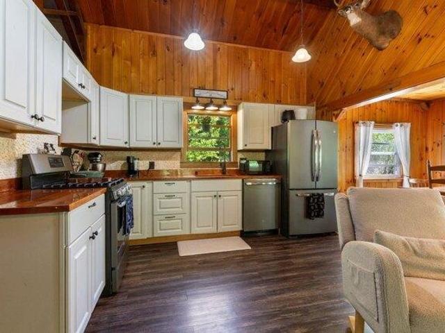 house with 3 bedroom, Haverhill NH ES103125377
