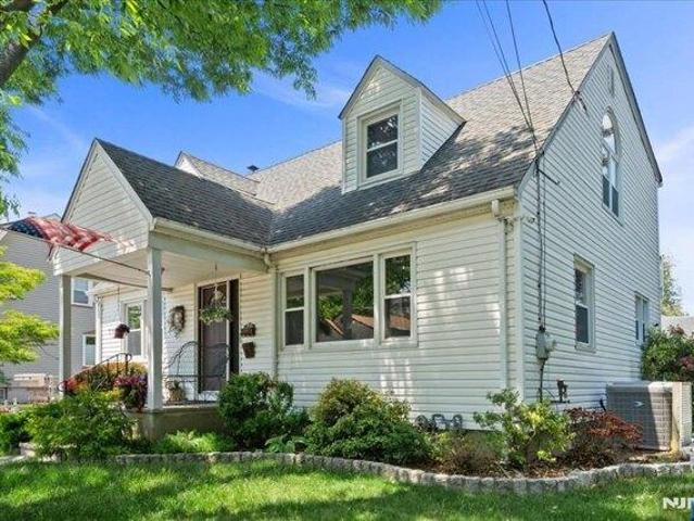 house with 3 bedroom, Hawthorne NJ DLS102828107