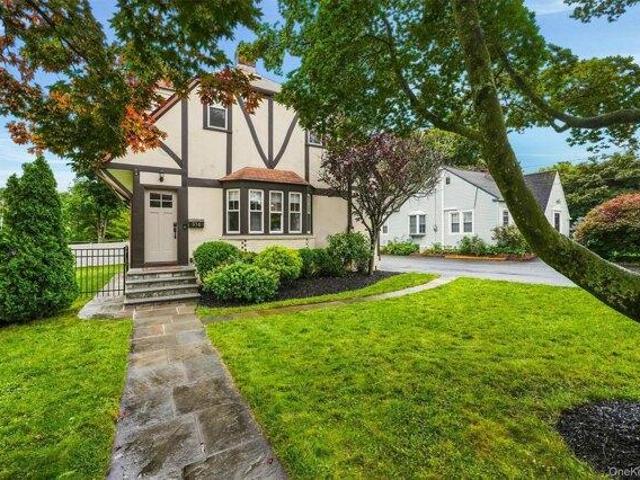 house with 3 bedroom, Hawthorne NY ES105205098