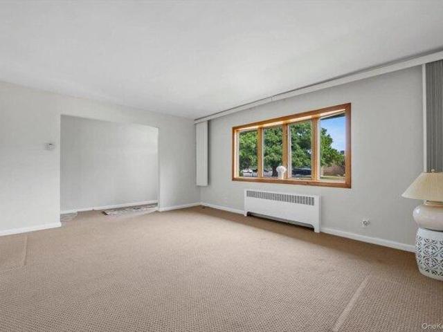 house with 3 bedroom, Hempstead NY ES104922087