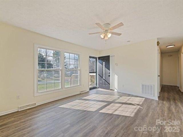 house with 3 bedroom, Hendersonville NC ES104900565