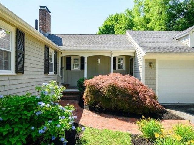 house with 3 bedroom, Hingham MA DS104115621