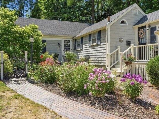 house with 3 bedroom, Hingham MA DS104234296