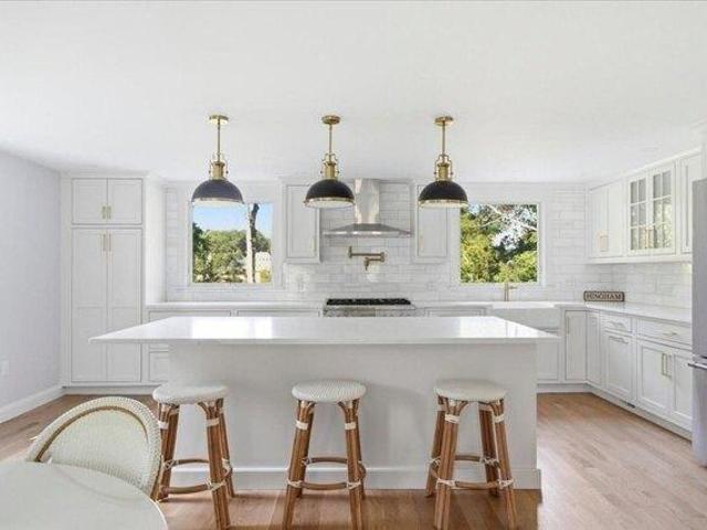 house with 3 bedroom, Hingham MA DS104331159