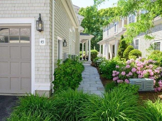 house with 3 bedroom, Hingham MA ES104075845