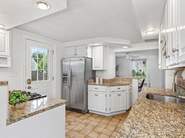 house with 3 bedroom, Hingham MA ES104150991