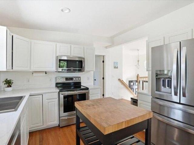 house with 3 bedroom, Hingham MA ES104296834