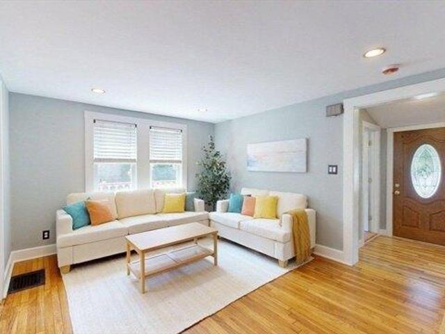 house with 3 bedroom, Hingham MA ES104947238