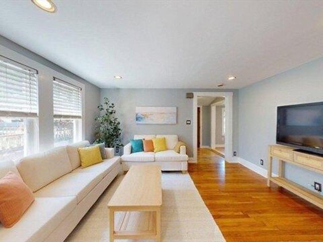 house with 3 bedroom, Hingham MA ES105124887