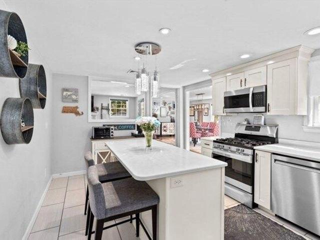 house with 3 bedroom, Hingham MA ES105141490