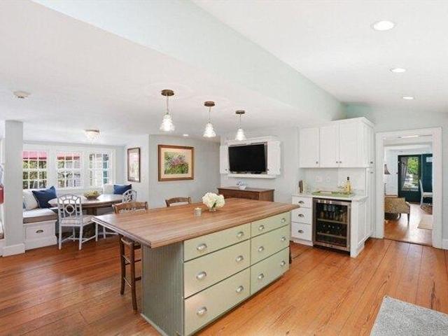 house with 3 bedroom, Hingham MA ES103248330