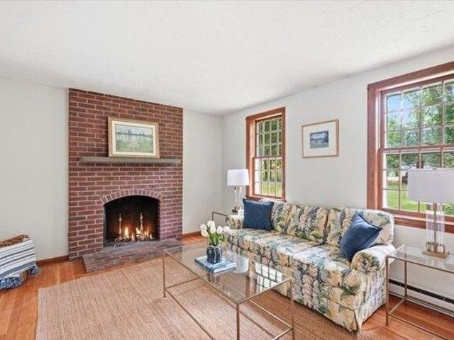 house with 3 bedroom, Hingham MA ES103808615