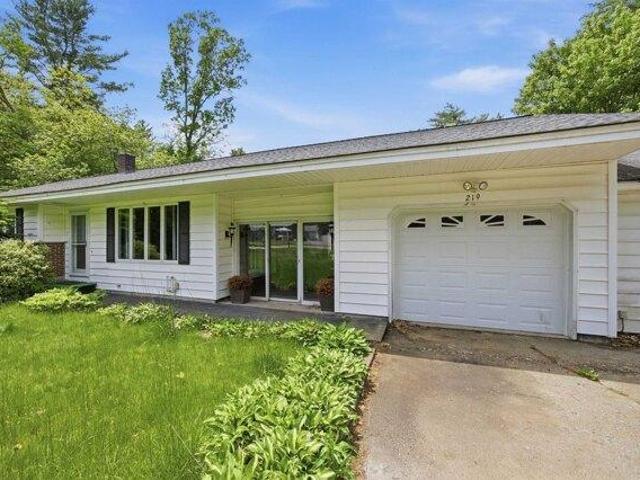 house with 3 bedroom, Hinsdale NH ES103662977