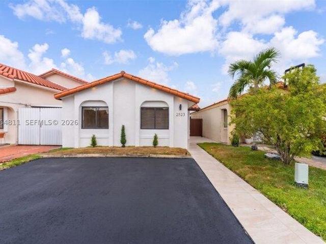 house with 3 bedroom, Hialeah FL ES104903344