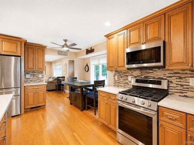 house with 3 bedroom, Hicksville NY ES104901781
