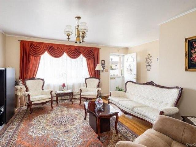 house with 3 bedroom, Hicksville NY ES104922077