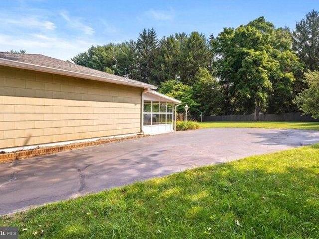 house with 3 bedroom, Hightstown NJ ES105172666