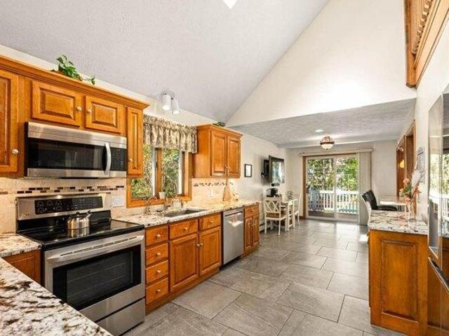 house with 3 bedroom, Hooksett NH DLS101630614