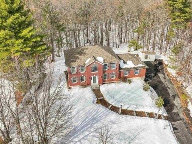 house with 3 bedroom, Hooksett NH DLS101750247