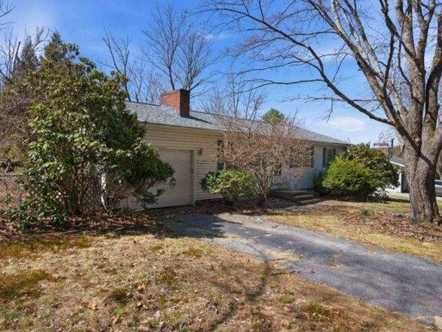 house with 3 bedroom, Hooksett NH DLS101957275
