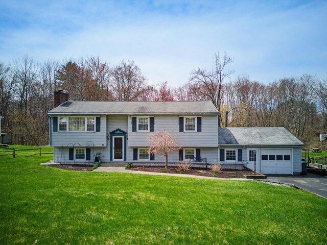house with 3 bedroom, Hooksett NH DS102254162