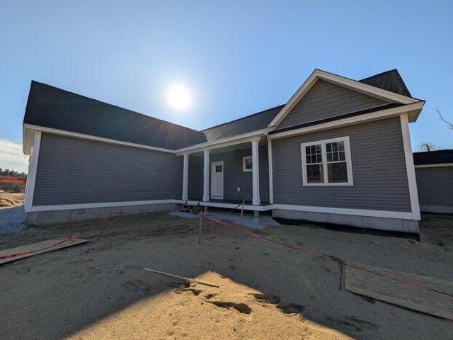 house with 3 bedroom, Hooksett NH DS102709258