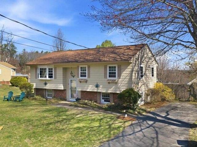 house with 3 bedroom, Hooksett NH ES103036186