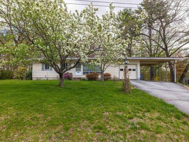 house with 3 bedroom, Hooksett NH ES103037545