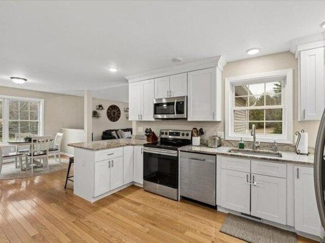 house with 3 bedroom, Hooksett NH ES103220536