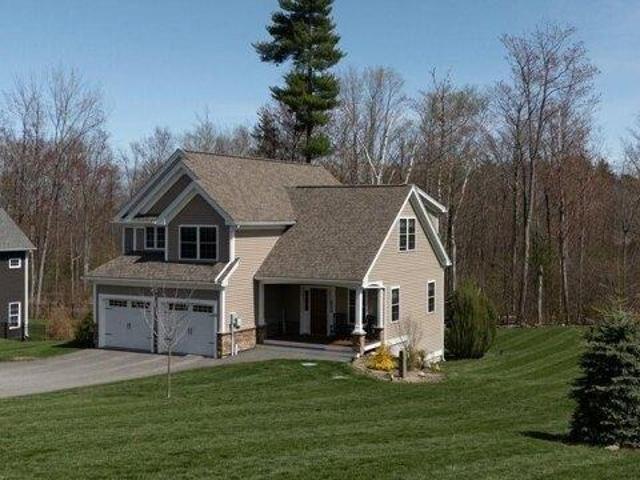 house with 3 bedroom, Hooksett NH ES103664175