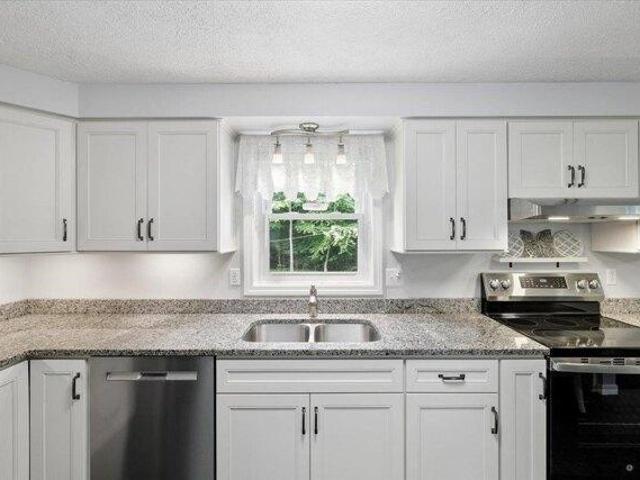 house with 3 bedroom, Hooksett NH ES104077342