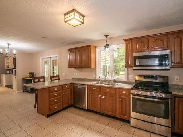 house with 3 bedroom, Hooksett NH ES104566855