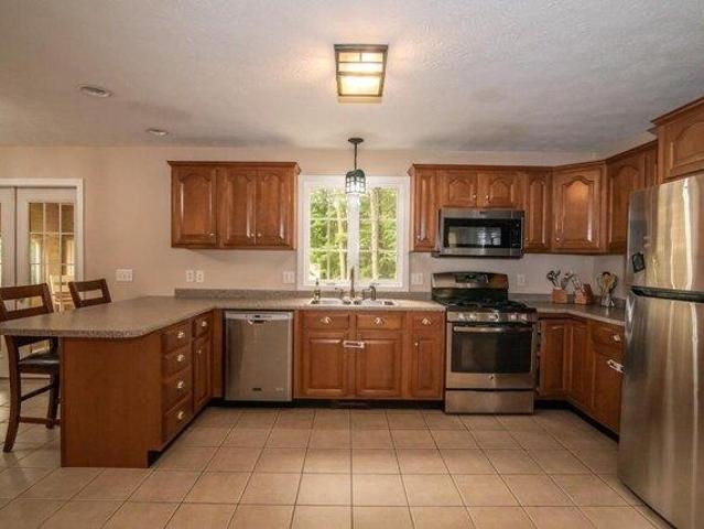 house with 3 bedroom, Hooksett NH ES105094154