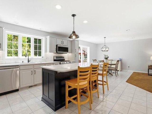 house with 3 bedroom, Hooksett NH ES105172911