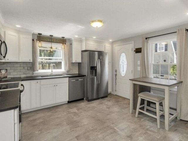 house with 3 bedroom, Holyoke MA ES102859926