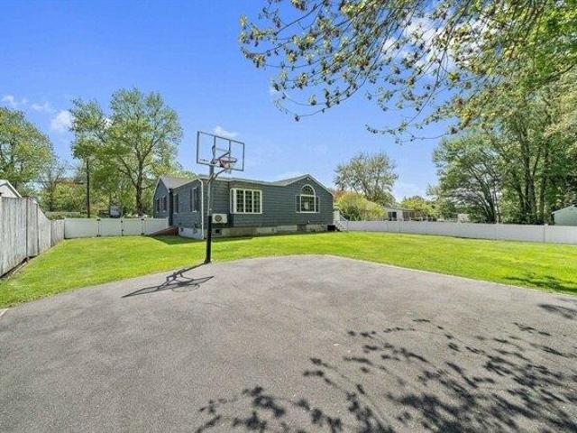 house with 3 bedroom, Holbrook MA DS102725750