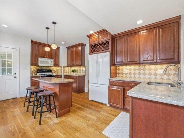 house with 3 bedroom, Holbrook MA ES105125315
