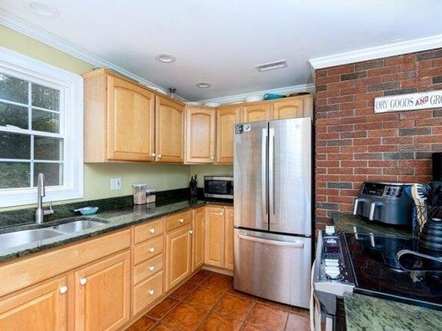 house with 3 bedroom, Holden MA DLS102633850