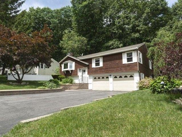 house with 3 bedroom, Holden MA ES105127670
