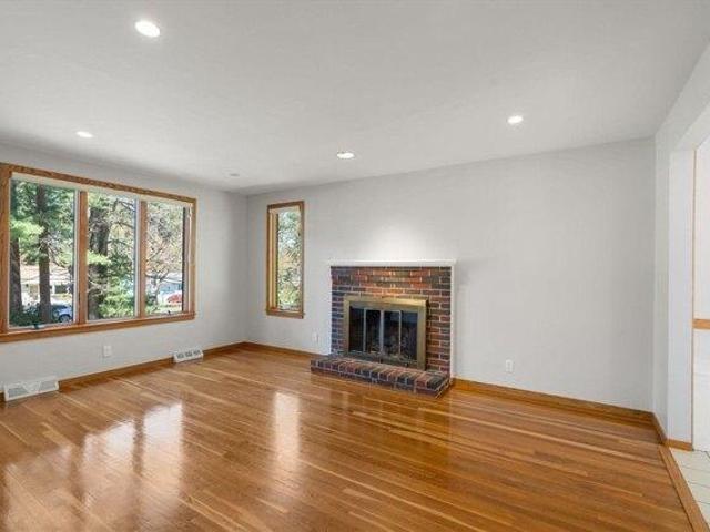 house with 3 bedroom, Holliston MA DLS102922559