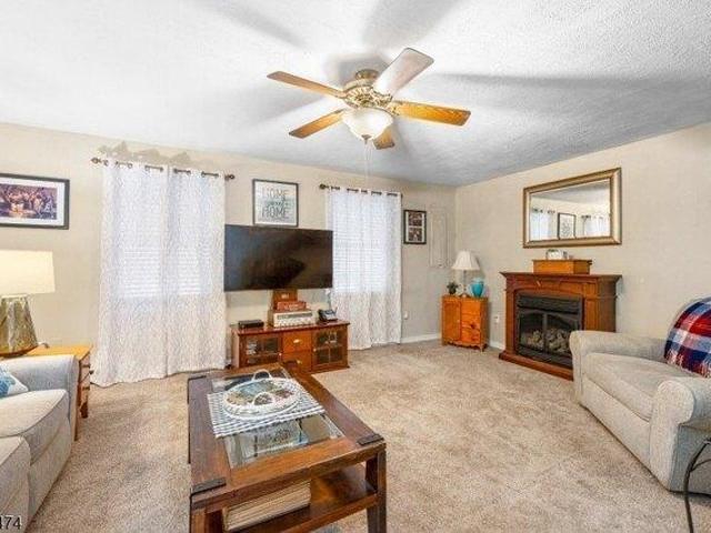 house with 3 bedroom, Hopatcong NJ ES105513325