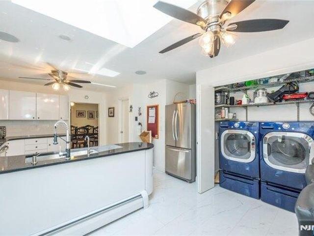 house with 3 bedroom, Hopatcong NJ ES105233354