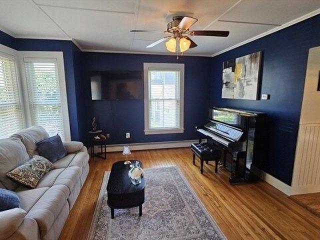 house with 3 bedroom, Hopedale MA ES105106247