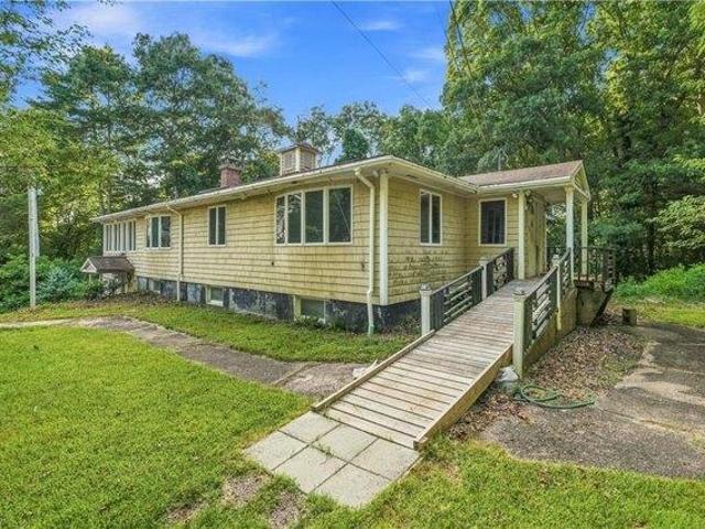 house with 3 bedroom, Hopkinton RI ES105107096