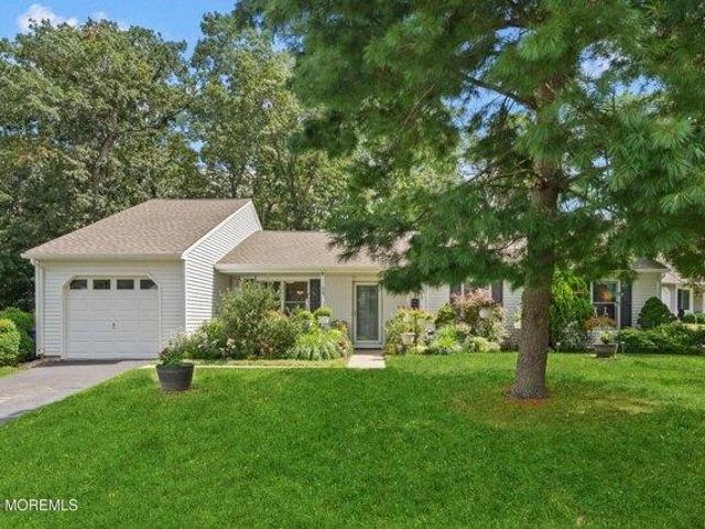 house with 3 bedroom, Howell NJ DLS93337441