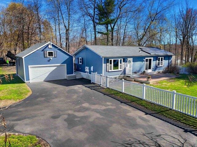 house with 3 bedroom, Hudson NH DS102593982