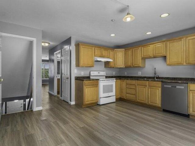 house with 3 bedroom, Hudson NH ES104443539