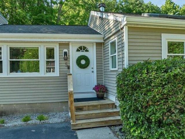 house with 3 bedroom, Hudson NH ES104512157
