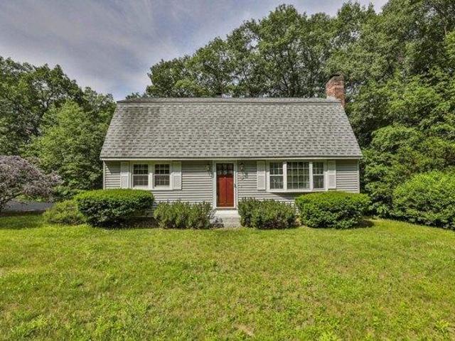house with 3 bedroom, Hudson NH ES104235564